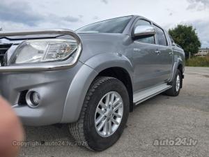 Pelēks Toyota Hilux 2015 Rakvere, ar dzinēja tilpumu 2.50 L un nobraukumu 288 tūkst. km par 18300 €, foto 5 vietnē AUTOMOTO.COM.LV
