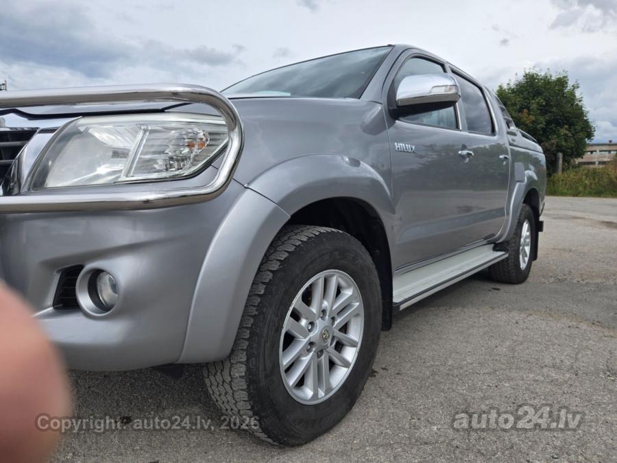 Pelēks Toyota Hilux 2015 Rakvere, ar dzinēja tilpumu 2.50 L un nobraukumu 288 tūkst. km par 18300 €, foto 5 vietnē AUTOMOTO.COM.LV