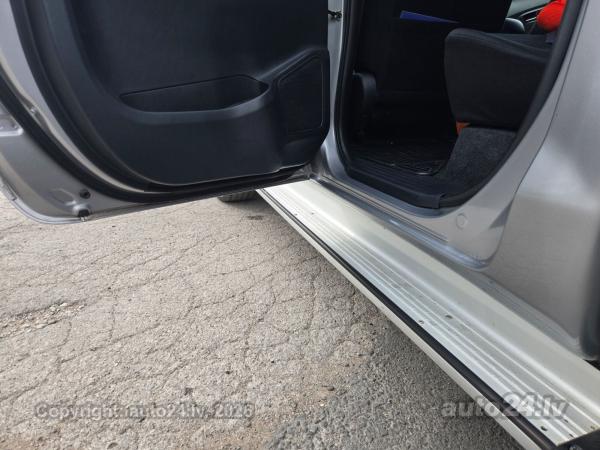 Pelēks Toyota Hilux 2015 Rakvere, ar dzinēja tilpumu 2.50 L un nobraukumu 288 tūkst. km par 18300 €, foto 6 vietnē AUTOMOTO.COM.LV