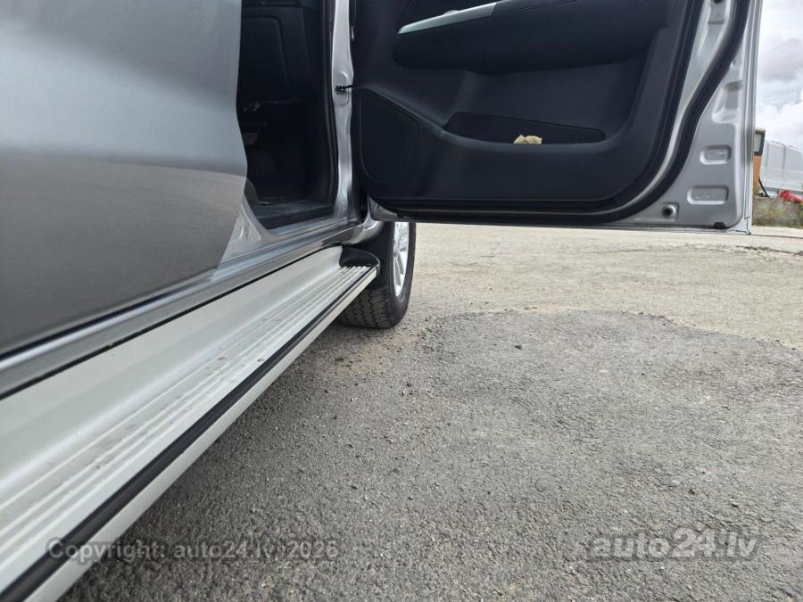 Pelēks Toyota Hilux 2015 Rakvere, ar dzinēja tilpumu 2.50 L un nobraukumu 288 tūkst. km par 18300 €, foto 8 vietnē AUTOMOTO.COM.LV