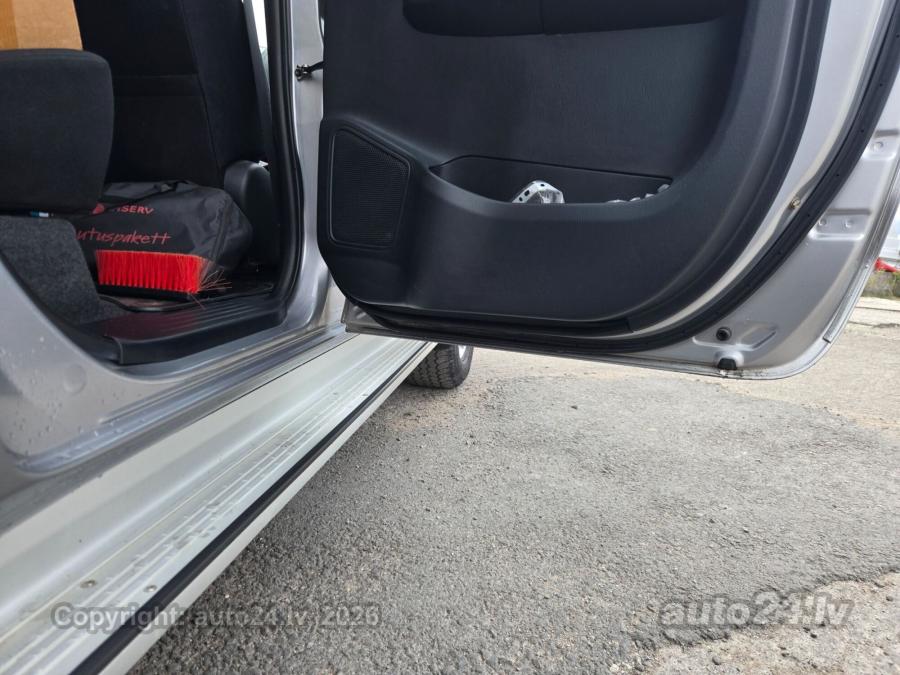 Pelēks Toyota Hilux 2015 Rakvere, ar dzinēja tilpumu 2.50 L un nobraukumu 288 tūkst. km par 18300 €, foto 9 vietnē AUTOMOTO.COM.LV