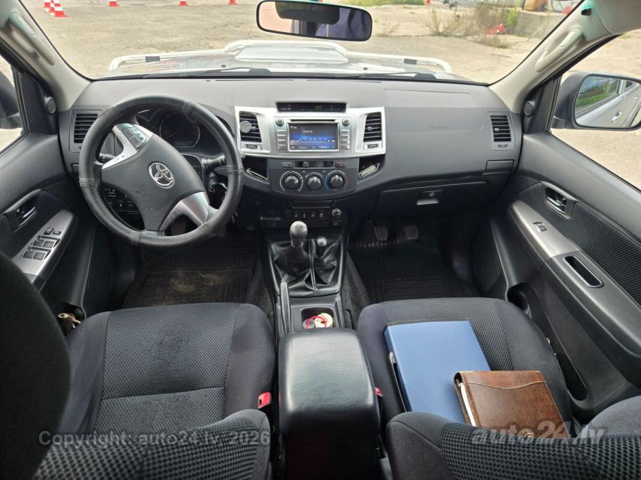 Pelēks Toyota Hilux 2015 Rakvere, ar dzinēja tilpumu 2.50 L un nobraukumu 288 tūkst. km par 18300 €, foto 10 vietnē AUTOMOTO.COM.LV