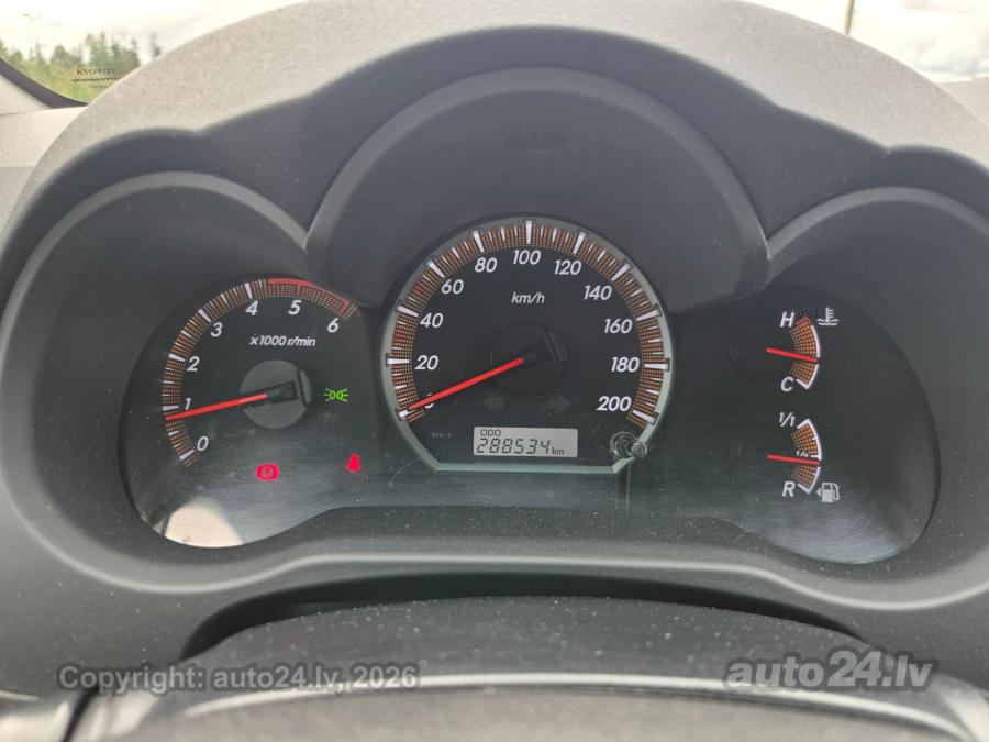 Pelēks Toyota Hilux 2015 Rakvere, ar dzinēja tilpumu 2.50 L un nobraukumu 288 tūkst. km par 18300 €, foto 11 vietnē AUTOMOTO.COM.LV