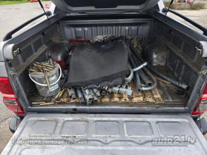 Pelēks Toyota Hilux 2015 Rakvere, ar dzinēja tilpumu 2.50 L un nobraukumu 288 tūkst. km par 18300 €, foto 12 vietnē AUTOMOTO.COM.LV