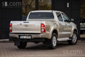 Grey Toyota Hilux 2016 in Riga, with an engine capacity of 3.00 L and mileage of 0 thousand km for 16300 €, photo 4 on AUTOMOTO.COM.LV