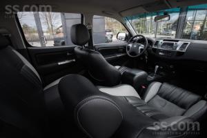 Grey Toyota Hilux 2016 in Riga, with an engine capacity of 3.00 L and mileage of 0 thousand km for 16300 €, photo 14 on AUTOMOTO.COM.LV