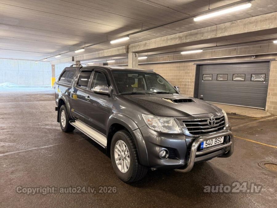 Grey Toyota Hilux 2016 in Tallinn, with an engine capacity of 3.00 L and mileage of 139 thousand km for 27000 €, photo 2 on AUTOMOTO.COM.LV