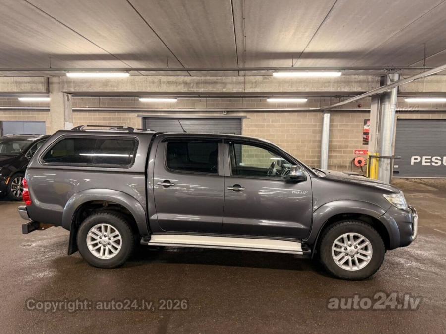 Grey Toyota Hilux 2016 in Tallinn, with an engine capacity of 3.00 L and mileage of 139 thousand km for 27000 €, photo 4 on AUTOMOTO.COM.LV