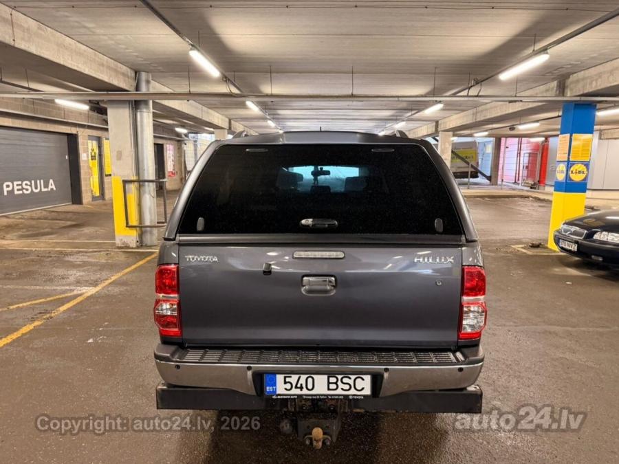 Grey Toyota Hilux 2016 in Tallinn, with an engine capacity of 3.00 L and mileage of 139 thousand km for 27000 €, photo 8 on AUTOMOTO.COM.LV