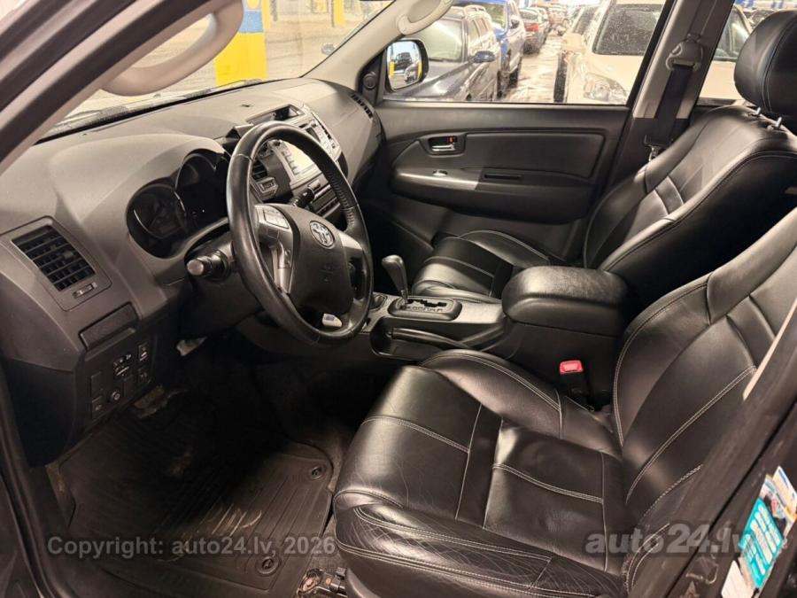 Grey Toyota Hilux 2016 in Tallinn, with an engine capacity of 3.00 L and mileage of 139 thousand km for 27000 €, photo 9 on AUTOMOTO.COM.LV