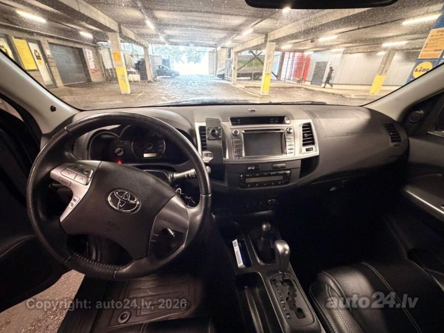 Grey Toyota Hilux 2016 in Tallinn, with an engine capacity of 3.00 L and mileage of 139 thousand km for 27000 €, photo 10 on AUTOMOTO.COM.LV