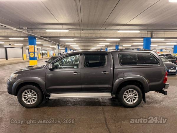 Grey Toyota Hilux 2016 in Tallinn, with an engine capacity of 3.00 L and mileage of 139 thousand km for 27000 €, photo 5 on AUTOMOTO.COM.LV