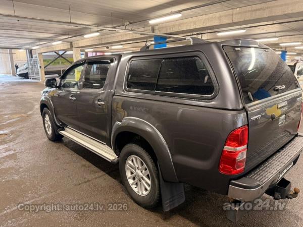 Grey Toyota Hilux 2016 in Tallinn, with an engine capacity of 3.00 L and mileage of 139 thousand km for 27000 €, photo 6 on AUTOMOTO.COM.LV