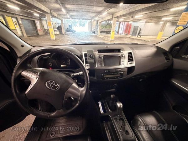 Grey Toyota Hilux 2016 in Tallinn, with an engine capacity of 3.00 L and mileage of 139 thousand km for 27000 €, photo 10 on AUTOMOTO.COM.LV