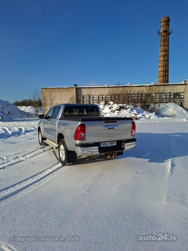 Grey Toyota Hilux 2017 in Tallinn, with an engine capacity of 2.40 L and mileage of 203 thousand km for 22900 €, photo 2 on AUTOMOTO.COM.LV