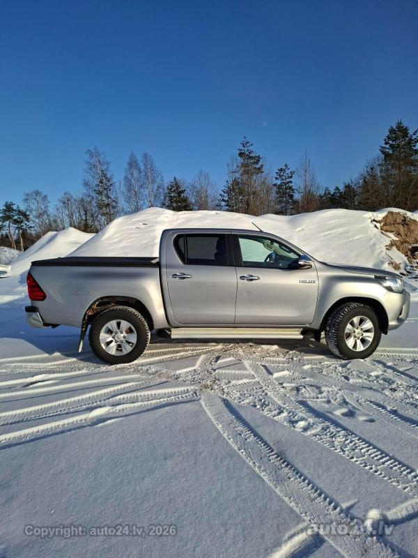 Grey Toyota Hilux 2017 in Tallinn, with an engine capacity of 2.40 L and mileage of 203 thousand km for 22900 €, photo 4 on AUTOMOTO.COM.LV