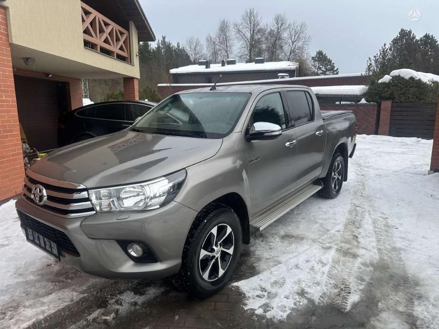 Pelēks Toyota Hilux 2017 Kauņa, ar dzinēja tilpumu 2.40 L un nobraukumu 220 tūkst. km par 18950 €, foto 3 vietnē AUTOMOTO.COM.LV