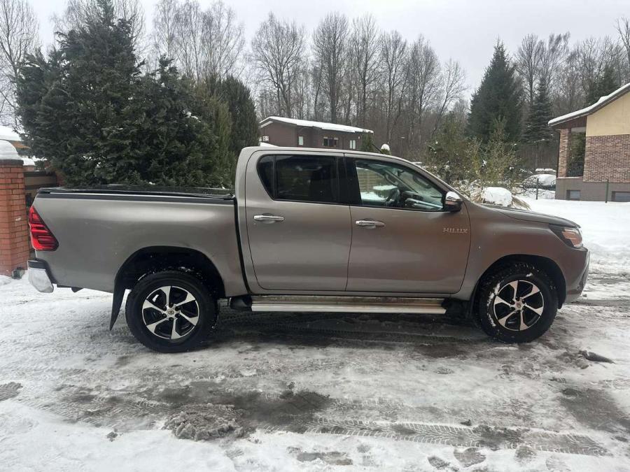Pelēks Toyota Hilux 2017 Kauņa, ar dzinēja tilpumu 2.40 L un nobraukumu 220 tūkst. km par 18950 €, foto 5 vietnē AUTOMOTO.COM.LV