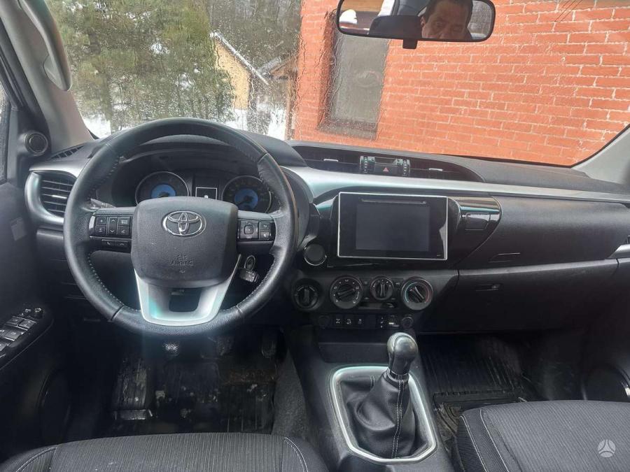 Pelēks Toyota Hilux 2017 Kauņa, ar dzinēja tilpumu 2.40 L un nobraukumu 220 tūkst. km par 18950 €, foto 10 vietnē AUTOMOTO.COM.LV
