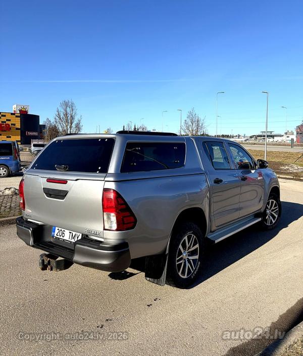 Pelēks Toyota Hilux 2017 Tallina, ar dzinēja tilpumu 2.40 L un nobraukumu 192 tūkst. km par 25000 €, foto 3 vietnē AUTOMOTO.COM.LV