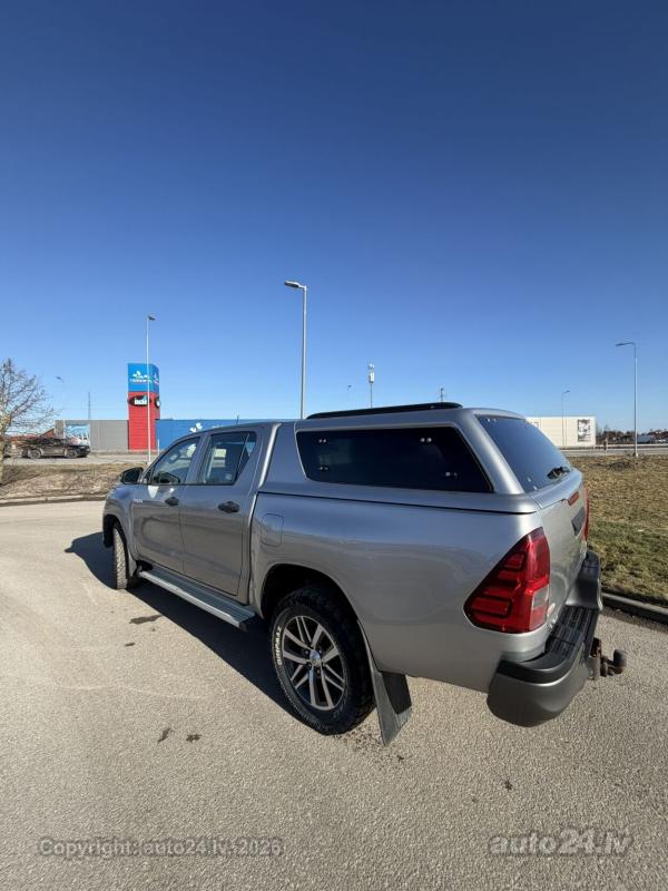 Pelēks Toyota Hilux 2017 Tallina, ar dzinēja tilpumu 2.40 L un nobraukumu 192 tūkst. km par 25000 €, foto 7 vietnē AUTOMOTO.COM.LV