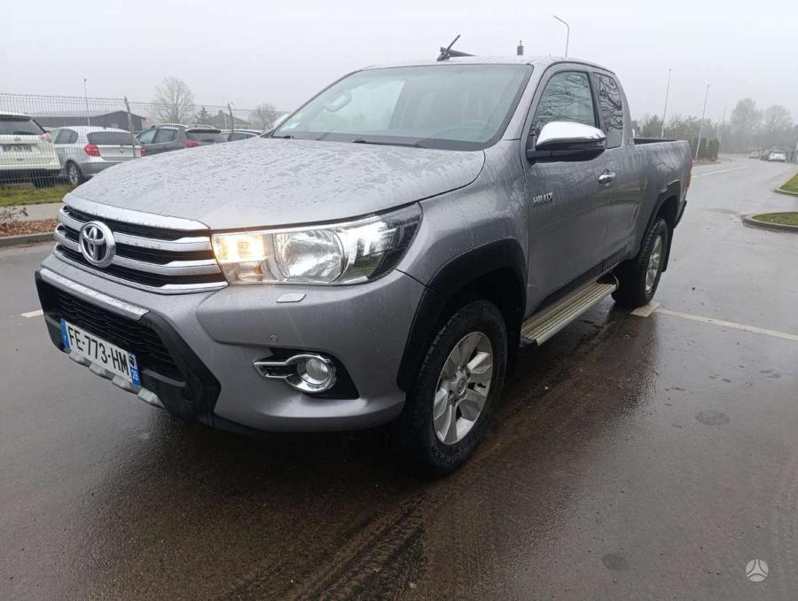Grey Toyota Hilux 2019 in Taurage, with an engine capacity of 2.40 L and mileage of 120 thousand km for 19300 €, photo 1 on AUTOMOTO.COM.LV
