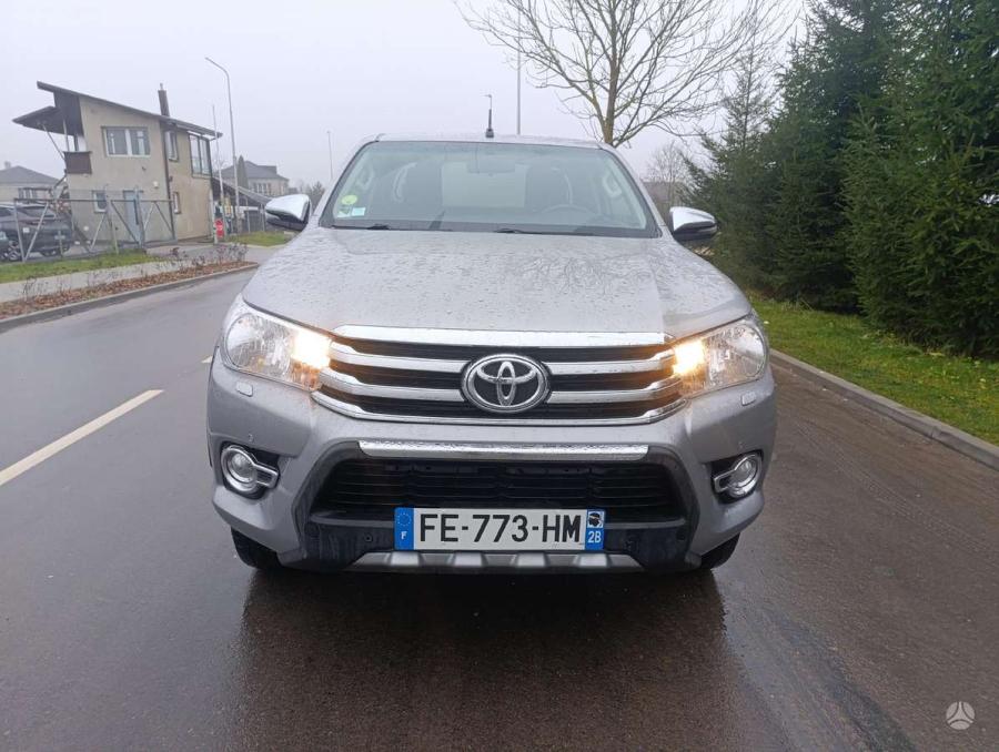 Grey Toyota Hilux 2019 in Taurage, with an engine capacity of 2.40 L and mileage of 120 thousand km for 19300 €, photo 2 on AUTOMOTO.COM.LV