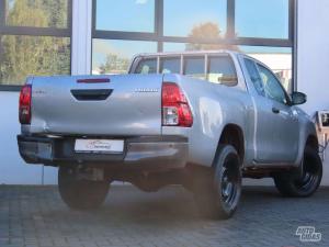 Grey Toyota Hilux 2019 in Kaunas, with an engine capacity of 2.40 L and mileage of 18 thousand km for 23689 €, photo 5 on AUTOMOTO.COM.LV