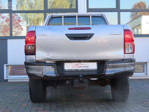 Grey Toyota Hilux 2019 in Kaunas, with an engine capacity of 2.40 L and mileage of 18 thousand km for 23689 €, photo 8 on AUTOMOTO.COM.LV
