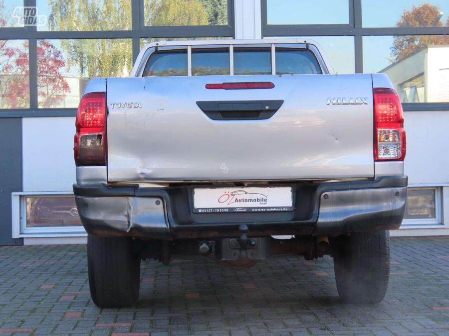 Grey Toyota Hilux 2019 in Kaunas, with an engine capacity of 2.40 L and mileage of 18 thousand km for 23689 €, photo 8 on AUTOMOTO.COM.LV