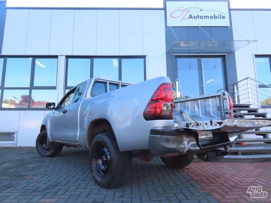 Grey Toyota Hilux 2019 in Kaunas, with an engine capacity of 2.40 L and mileage of 18 thousand km for 23689 €, photo 11 on AUTOMOTO.COM.LV