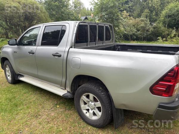 Grey Toyota Hilux 2019 in Riga, with an engine capacity of 2.40 L and mileage of 184 thousand km for 19300 €, photo 2 on AUTOMOTO.COM.LV