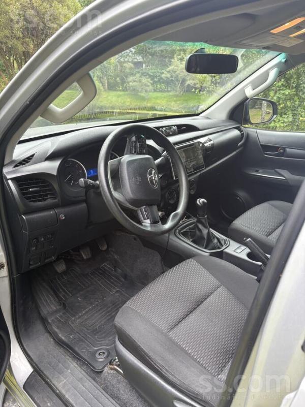 Grey Toyota Hilux 2019 in Riga, with an engine capacity of 2.40 L and mileage of 184 thousand km for 19300 €, photo 5 on AUTOMOTO.COM.LV