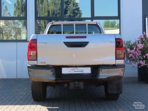 Grey Toyota Hilux 2020 in Kaunas, with an engine capacity of 2.40 L and mileage of 28 thousand km for 24735 €, photo 6 on AUTOMOTO.COM.LV