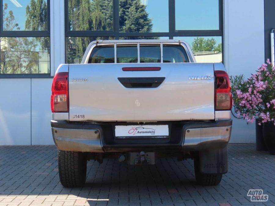 Grey Toyota Hilux 2020 in Kaunas, with an engine capacity of 2.40 L and mileage of 28 thousand km for 24735 €, photo 6 on AUTOMOTO.COM.LV