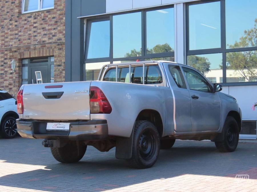 Grey Toyota Hilux 2020 in Kaunas, with an engine capacity of 2.40 L and mileage of 28 thousand km for 24735 €, photo 8 on AUTOMOTO.COM.LV
