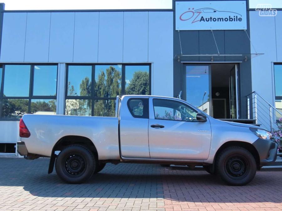 Grey Toyota Hilux 2020 in Kaunas, with an engine capacity of 2.40 L and mileage of 28 thousand km for 24735 €, photo 10 on AUTOMOTO.COM.LV