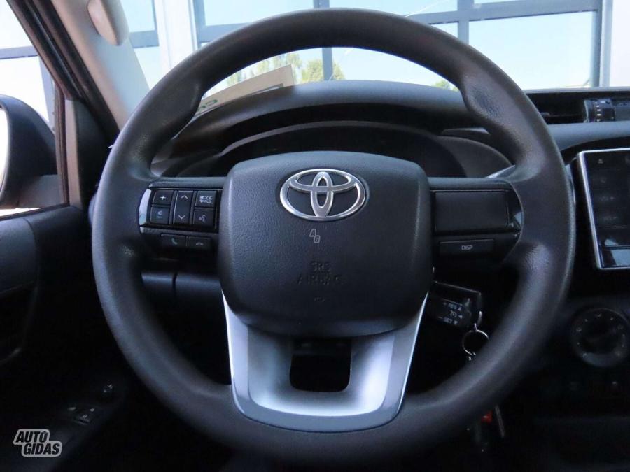 Grey Toyota Hilux 2020 in Kaunas, with an engine capacity of 2.40 L and mileage of 28 thousand km for 24735 €, photo 12 on AUTOMOTO.COM.LV