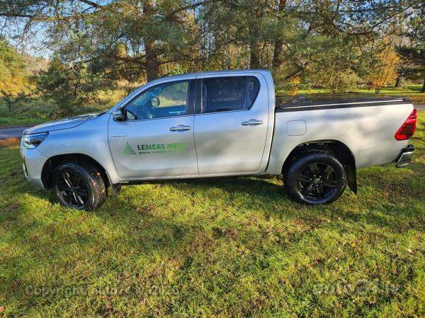 Grey Toyota Hilux 2021 in Tallinn, with an engine capacity of 2.80 L and mileage of 105 thousand km for 39000 €, photo 2 on AUTOMOTO.COM.LV