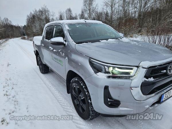 Grey Toyota Hilux 2021 in Tallinn, with an engine capacity of 2.80 L and mileage of 105 thousand km for 39000 €, photo 4 on AUTOMOTO.COM.LV