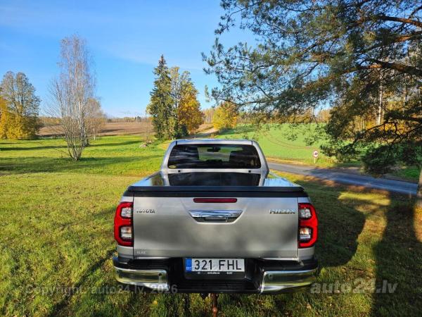 Grey Toyota Hilux 2021 in Tallinn, with an engine capacity of 2.80 L and mileage of 105 thousand km for 39000 €, photo 7 on AUTOMOTO.COM.LV
