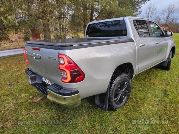 Grey Toyota Hilux 2021 in Tallinn, with an engine capacity of 2.80 L and mileage of 105 thousand km for 39000 €, photo 9 on AUTOMOTO.COM.LV