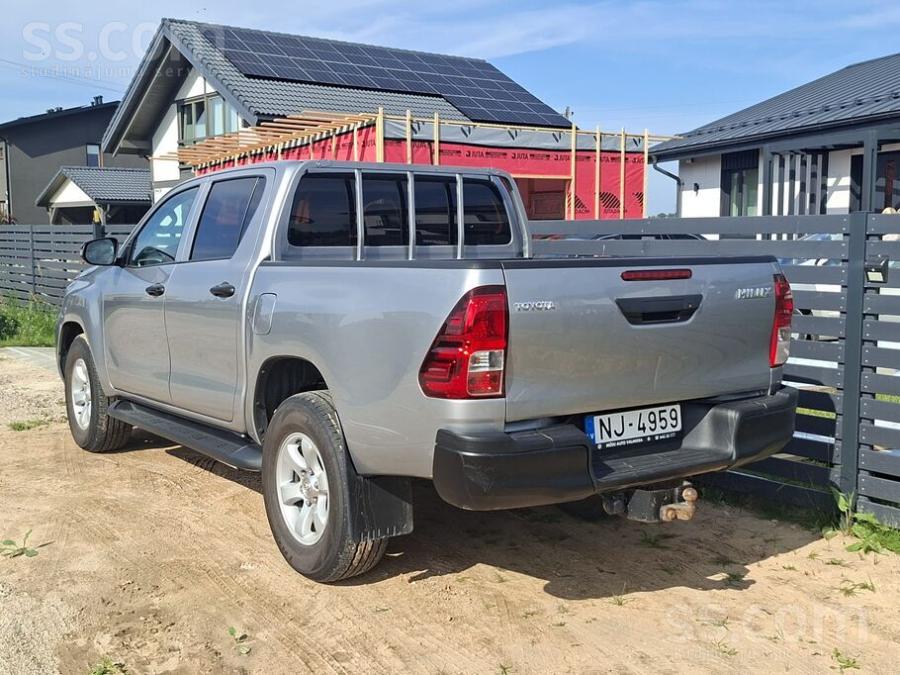 Grey Toyota Hilux 2021 in Riga, with an engine capacity of 2.40 L and mileage of 307 thousand km for 21600 €, photo 4 on AUTOMOTO.COM.LV