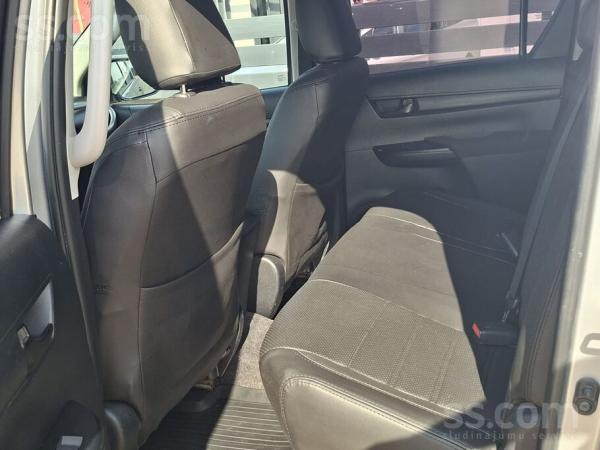 Pelēks Toyota Hilux 2021 Rīga, ar dzinēja tilpumu 2.40 L un nobraukumu 307 tūkst. km par 21600 €, foto 5 vietnē AUTOMOTO.COM.LV
