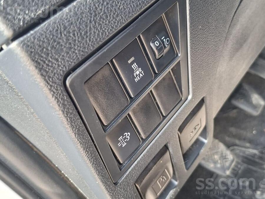 Grey Toyota Hilux 2021 in Riga, with an engine capacity of 2.40 L and mileage of 307 thousand km for 21600 €, photo 8 on AUTOMOTO.COM.LV