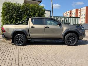 Grey Toyota Hilux 2021 in Ludza, with an engine capacity of 2.80 L and mileage of 91 thousand km for 39985 €, photo 3 on AUTOMOTO.COM.LV