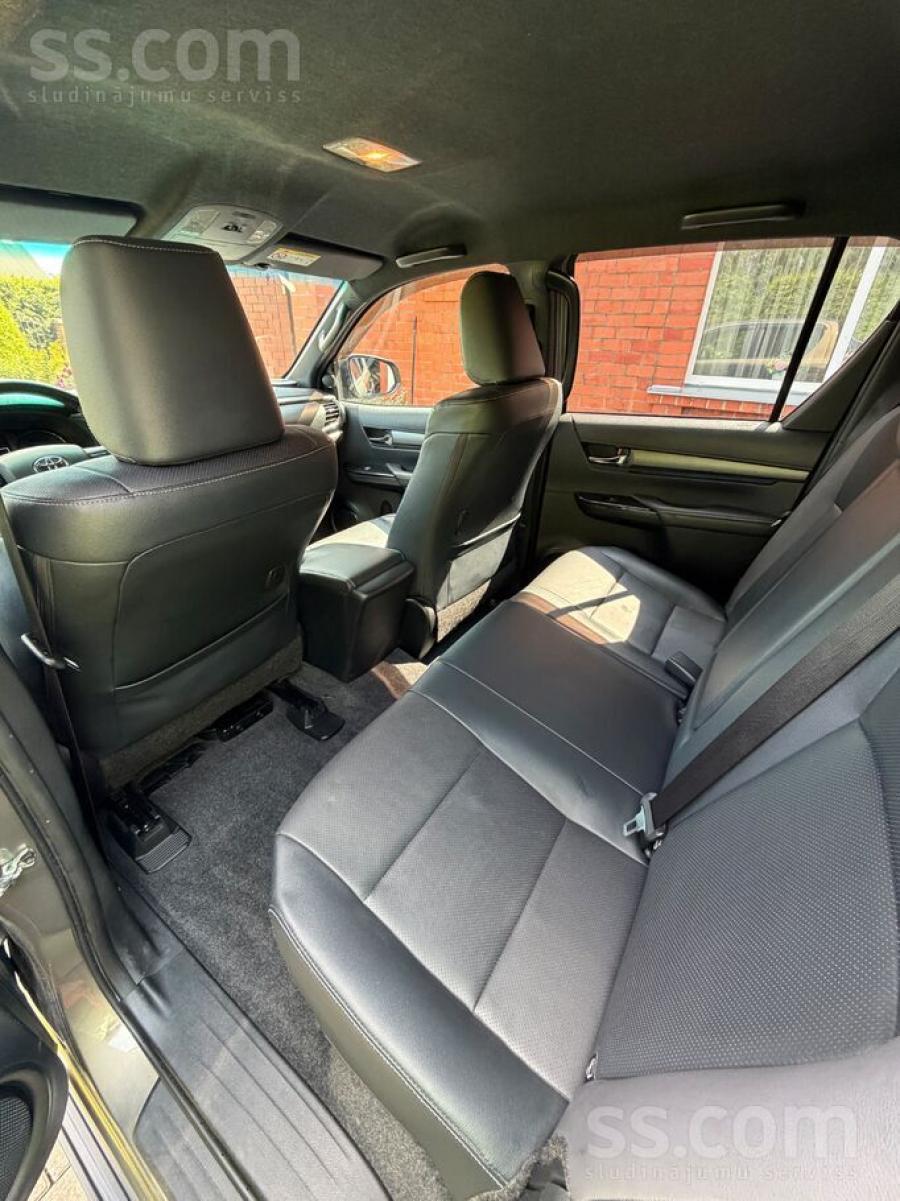 Grey Toyota Hilux 2021 in Ludza, with an engine capacity of 2.80 L and mileage of 91 thousand km for 39985 €, photo 8 on AUTOMOTO.COM.LV