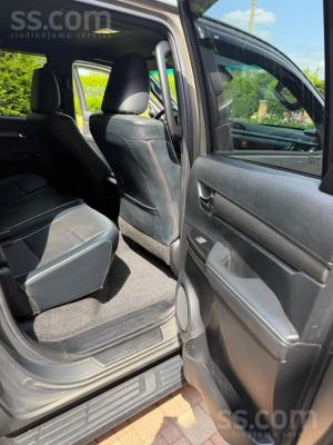Grey Toyota Hilux 2021 in Ludza, with an engine capacity of 2.80 L and mileage of 91 thousand km for 39985 €, photo 9 on AUTOMOTO.COM.LV