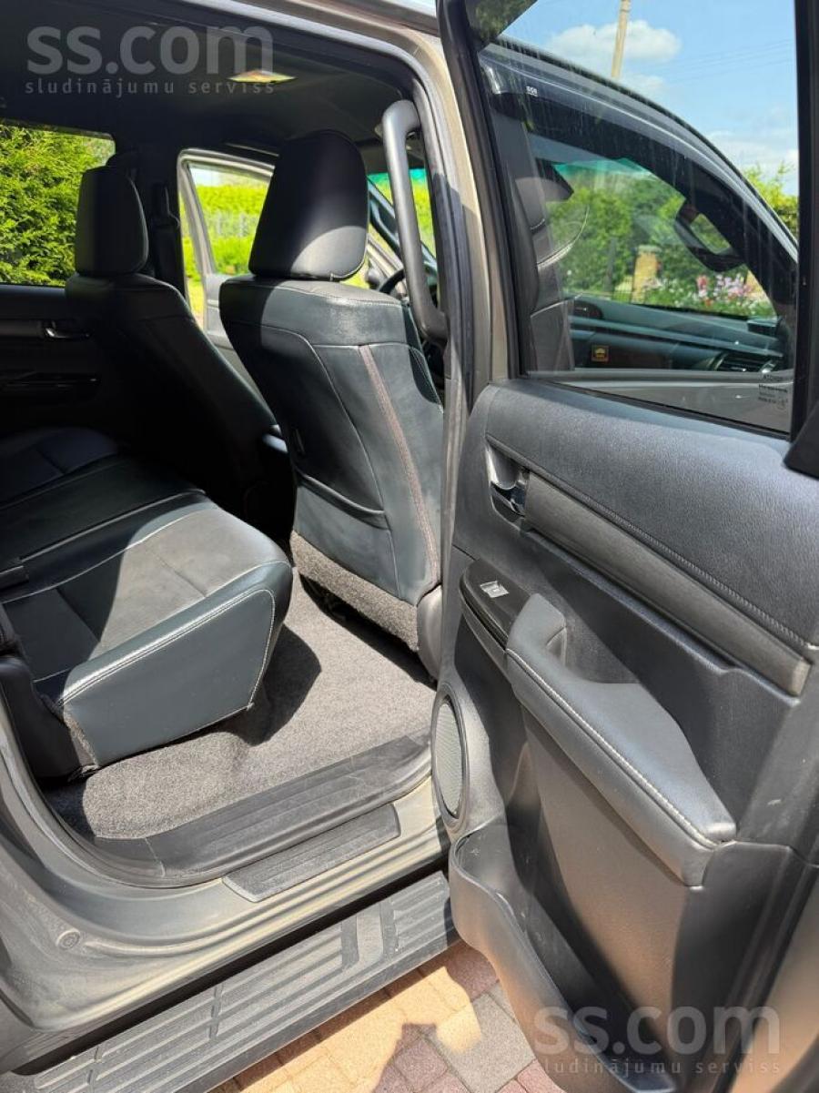 Grey Toyota Hilux 2021 in Ludza, with an engine capacity of 2.80 L and mileage of 91 thousand km for 39985 €, photo 9 on AUTOMOTO.COM.LV
