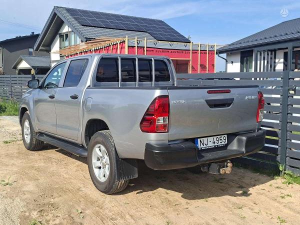 Pelēks Toyota Hilux 2021 Rīga, ar dzinēja tilpumu 2.40 L un nobraukumu 307 tūkst. km par 21600 €, foto 3 vietnē AUTOMOTO.COM.LV